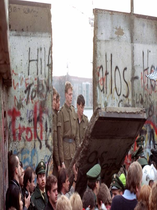 What caused the fall of the Berlin Wall? - MindStick YourViews ...